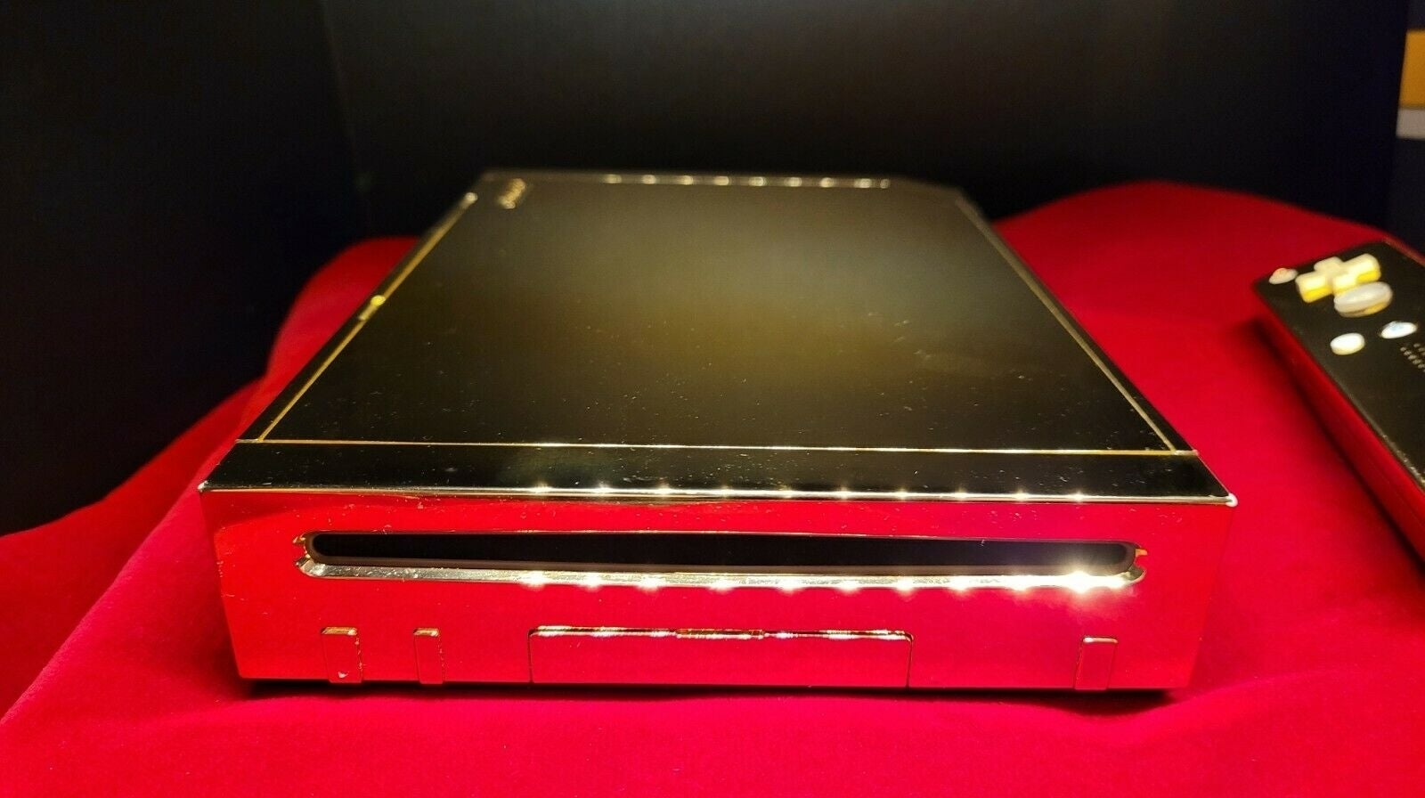 The Queen's golden Wii is now up for sale - priced $300,000 | Eurogamer.net