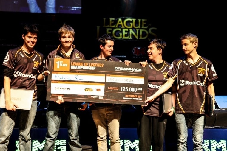 Riot blocks League of Legends pros from streaming rival games ...