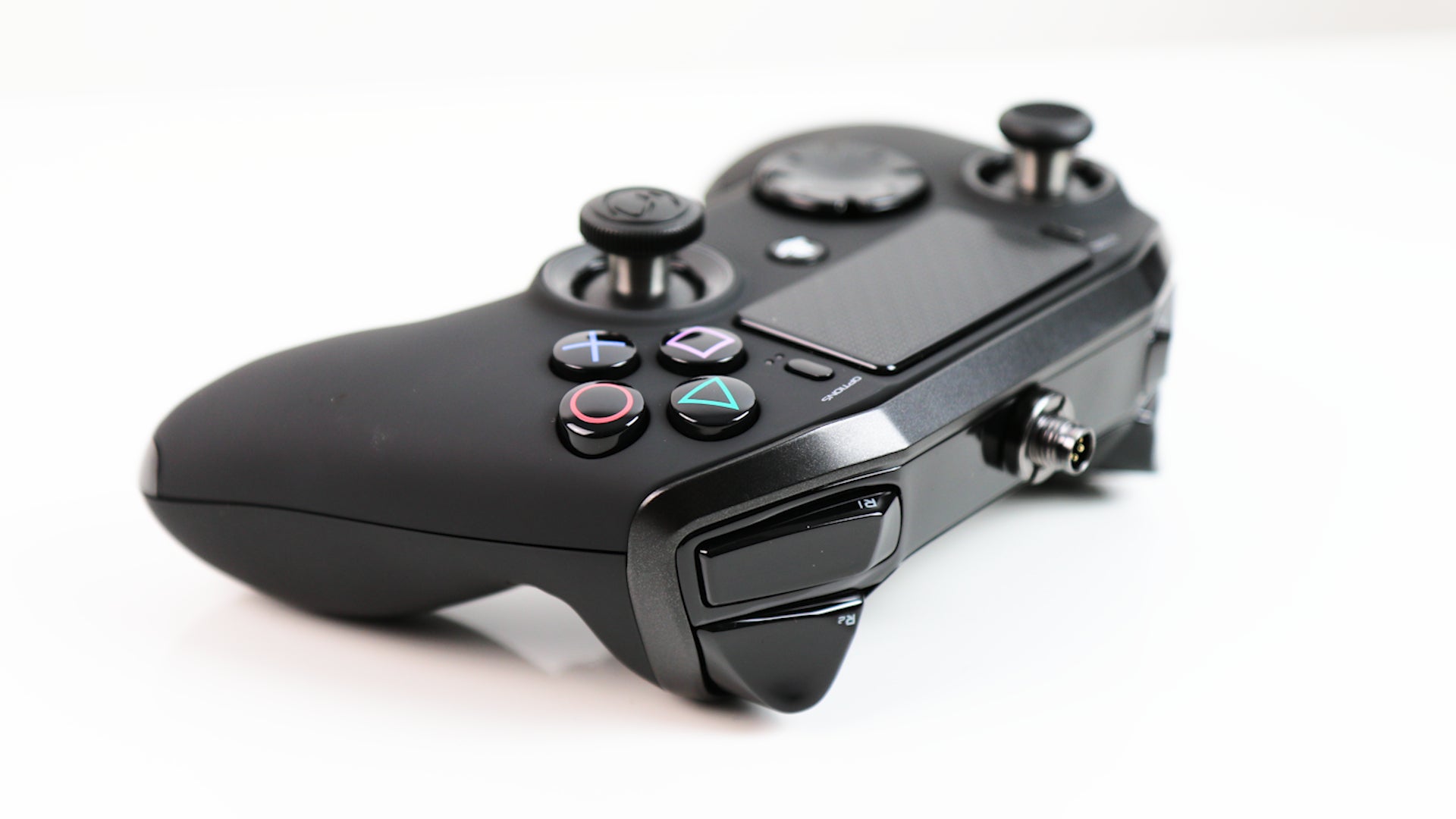 PS4 premium joypad face-off: Razer Raiju vs Nacon Revolution Pro ...