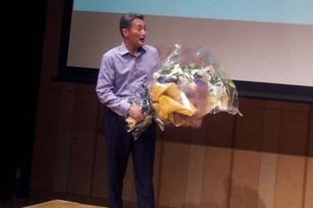 Kaz Hirai's SCE leaving gifts: a bunch of flowers and a custom PS3 ...