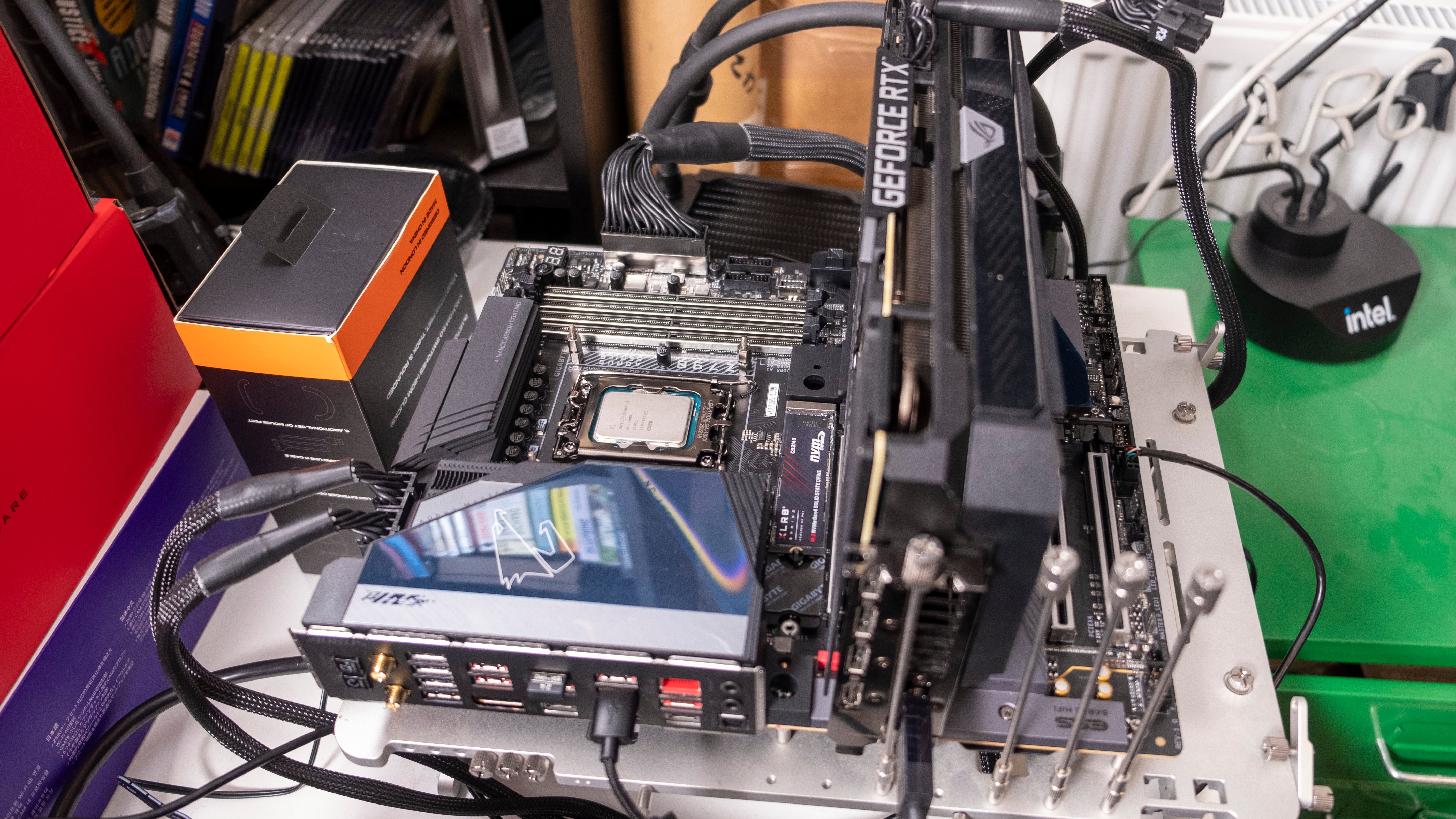 Intel Core i9 13900K and Core i5 13600K review: an effective redoubt ...
