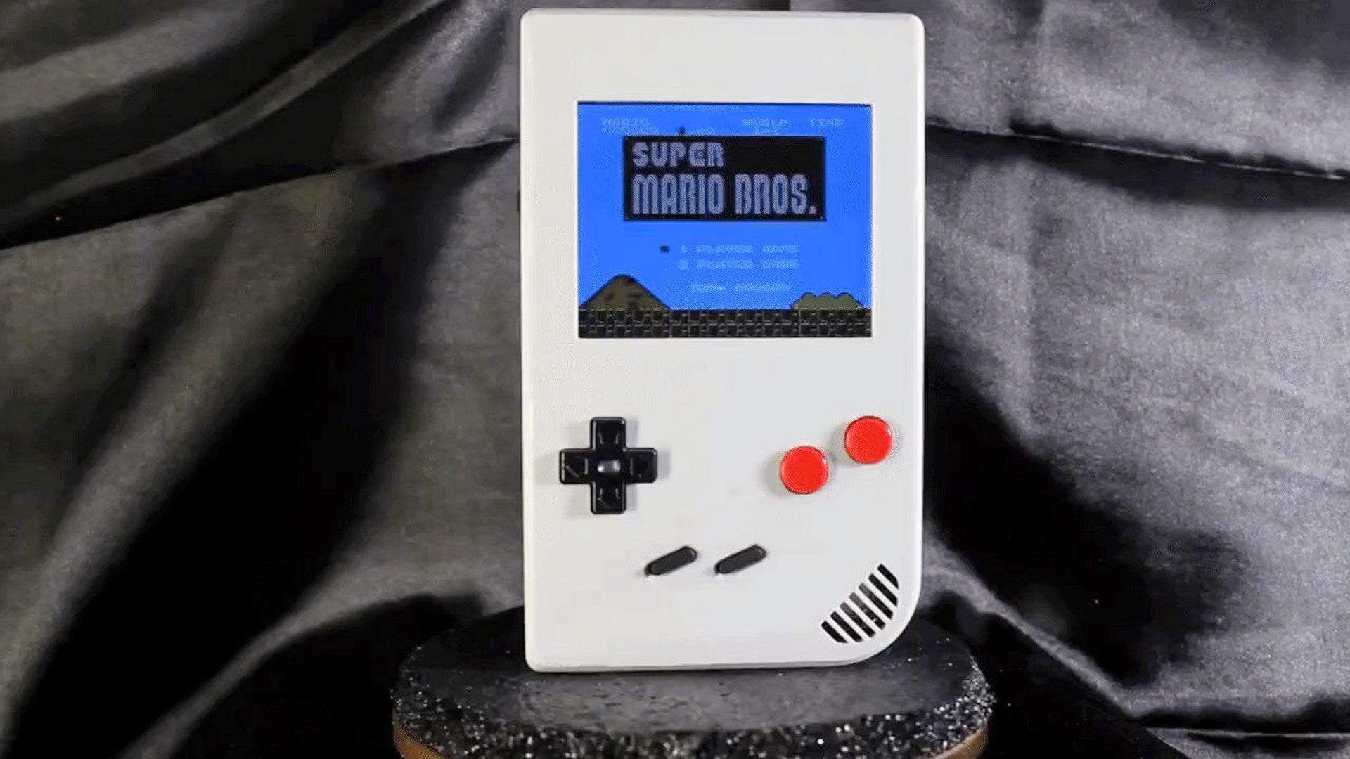 TinyTendo: Bastler baut NES-Handheld aus echter NES-Hardware | Eurogamer.de
