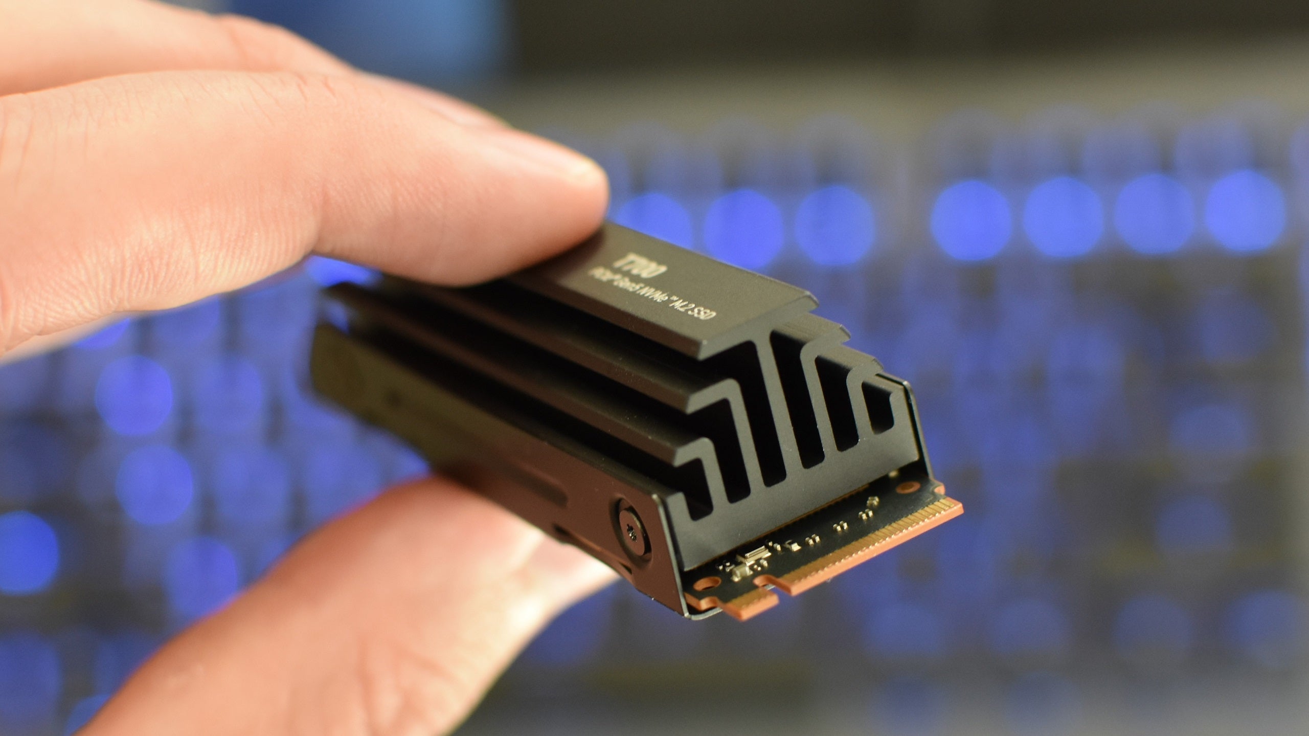 Crucial T700 review: an untethered, unaffordable PCIe 5.0 SSD | Rock ...