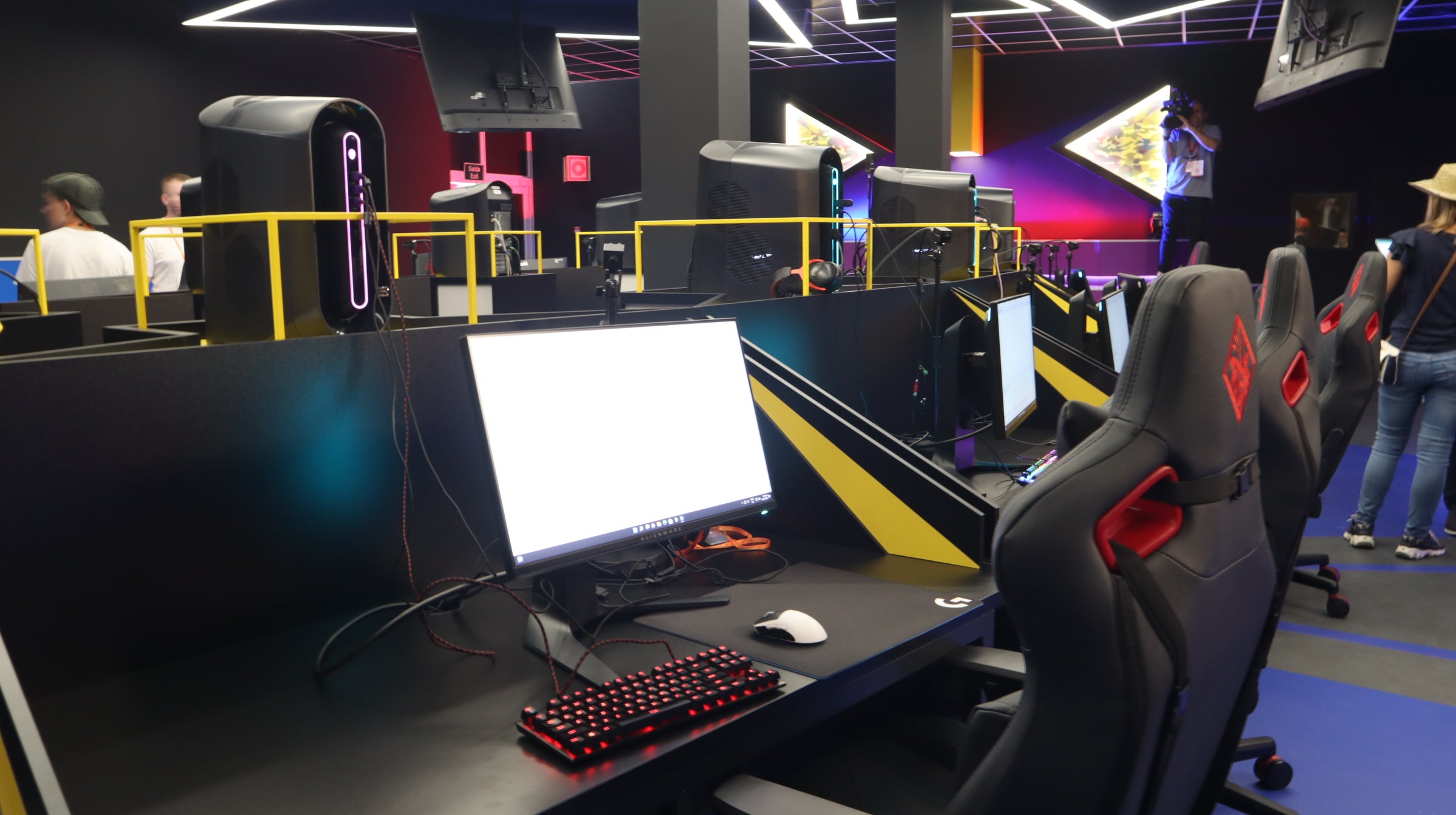 Vê a nova arena eSports da Teleperformance | Eurogamer.pt