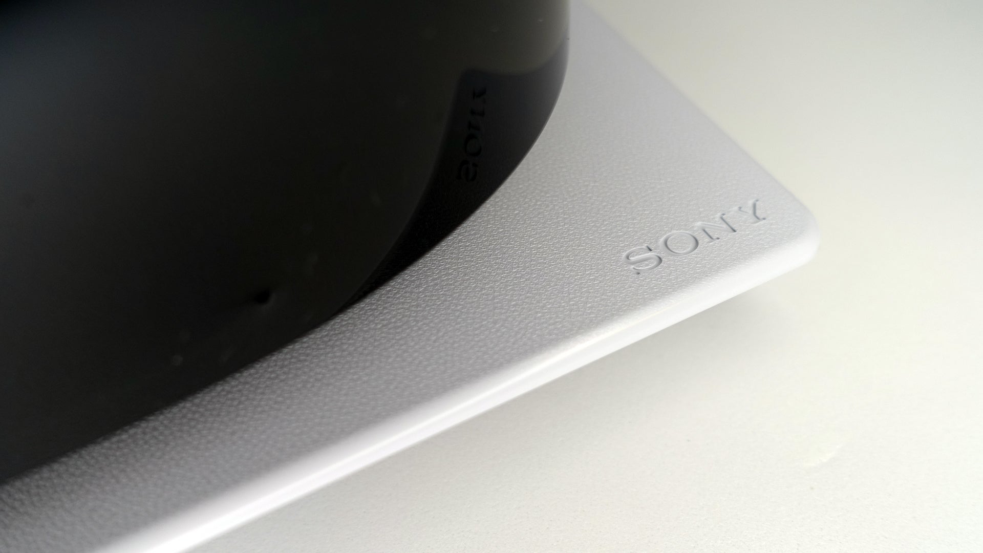 PlayStation 5 Initial Impressions: A Huge, Weird Art Mural of a Console ...