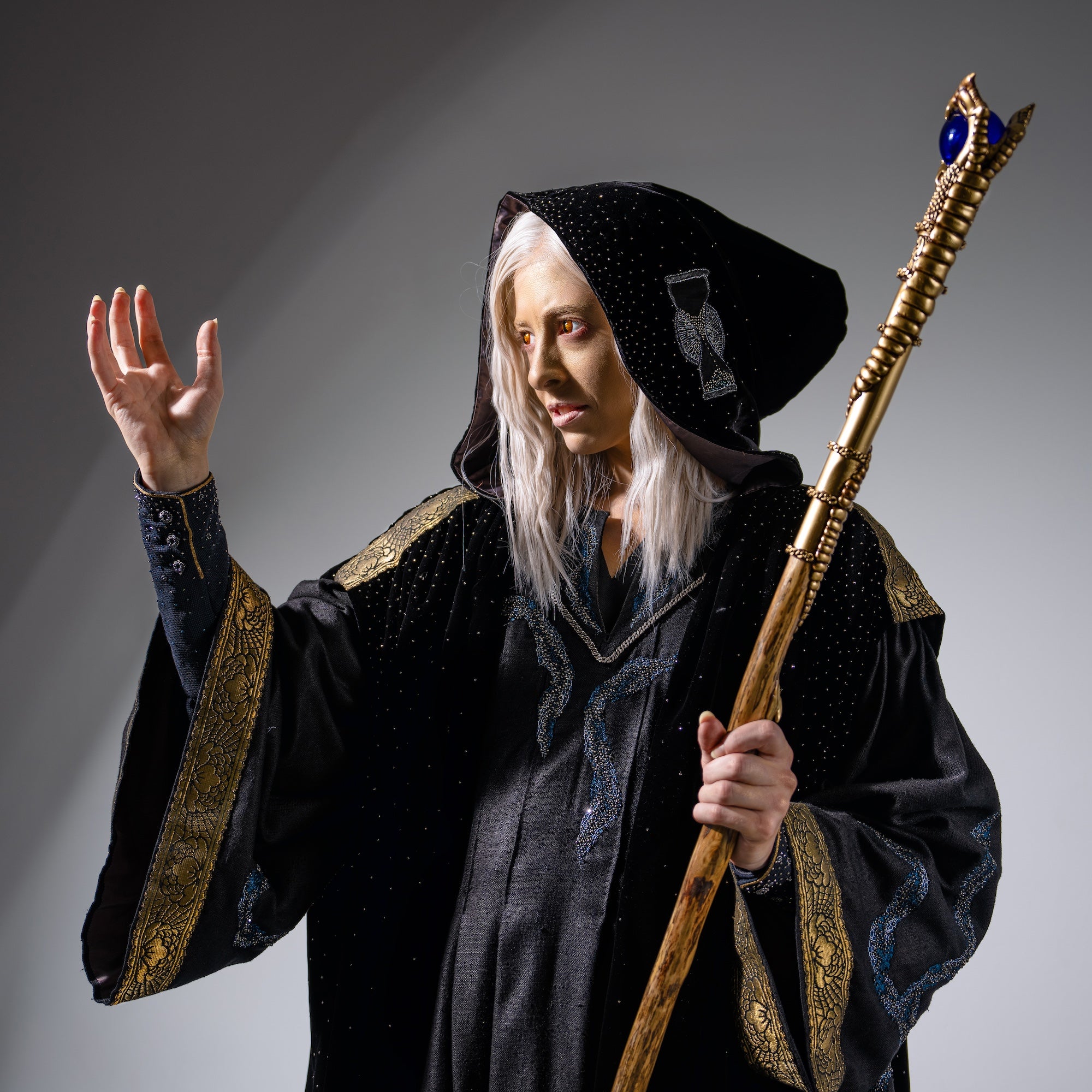 Inside the D&D Dragonlance themed cosplay of Patterner Mage Cosplay ...