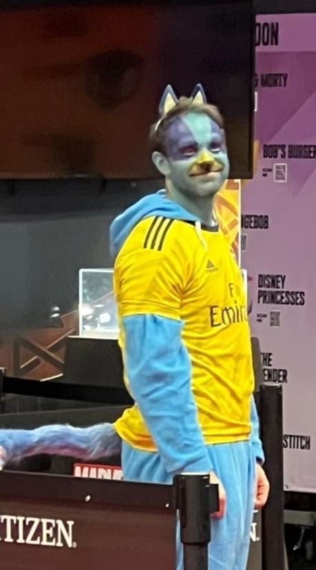 Charlie Cox Bluey Disguise at NYCC 2023 | Popverse