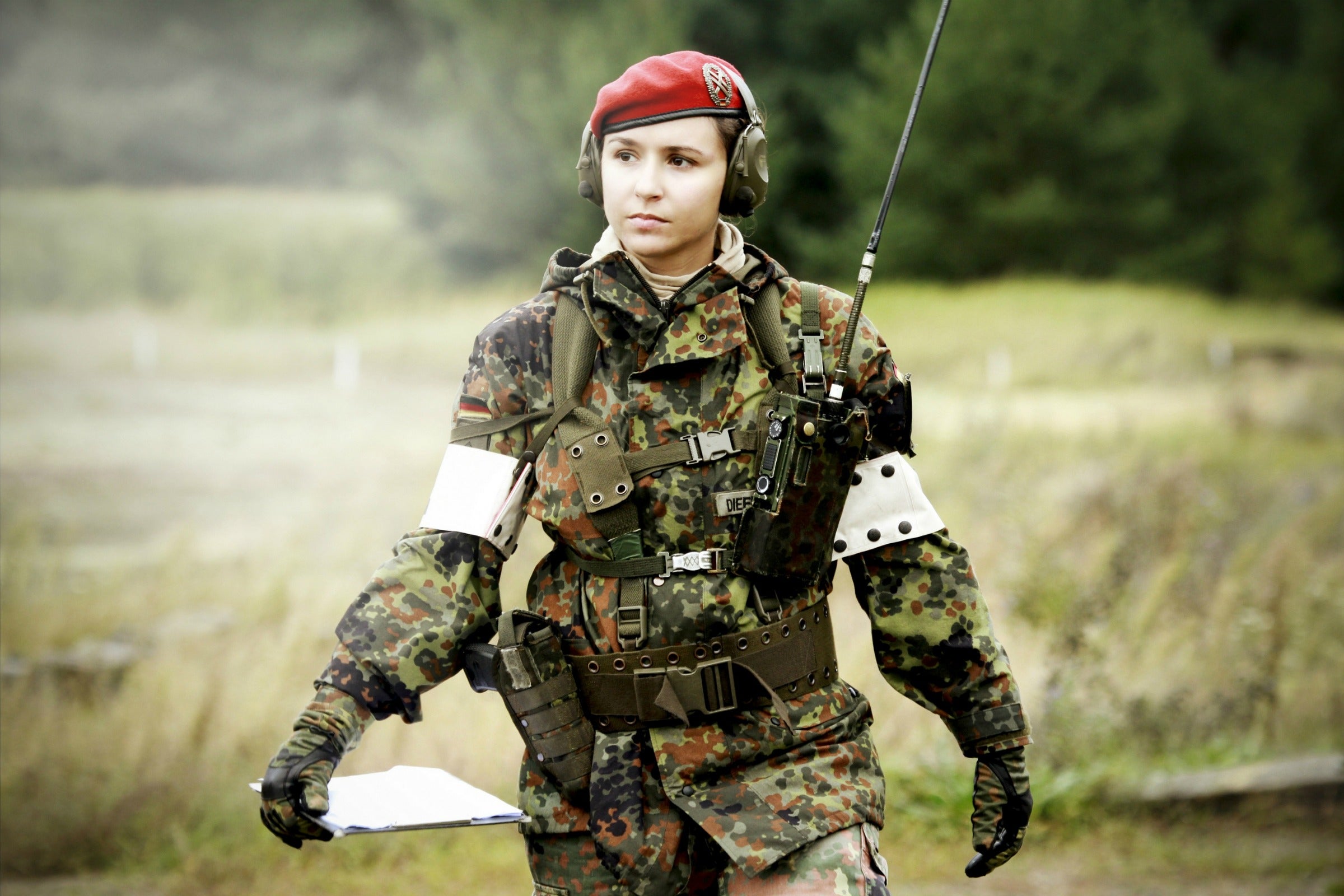 Warface Soldier Girl With Gun