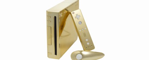 The Queen gets a golden Wii courtesy of THQ | VG247