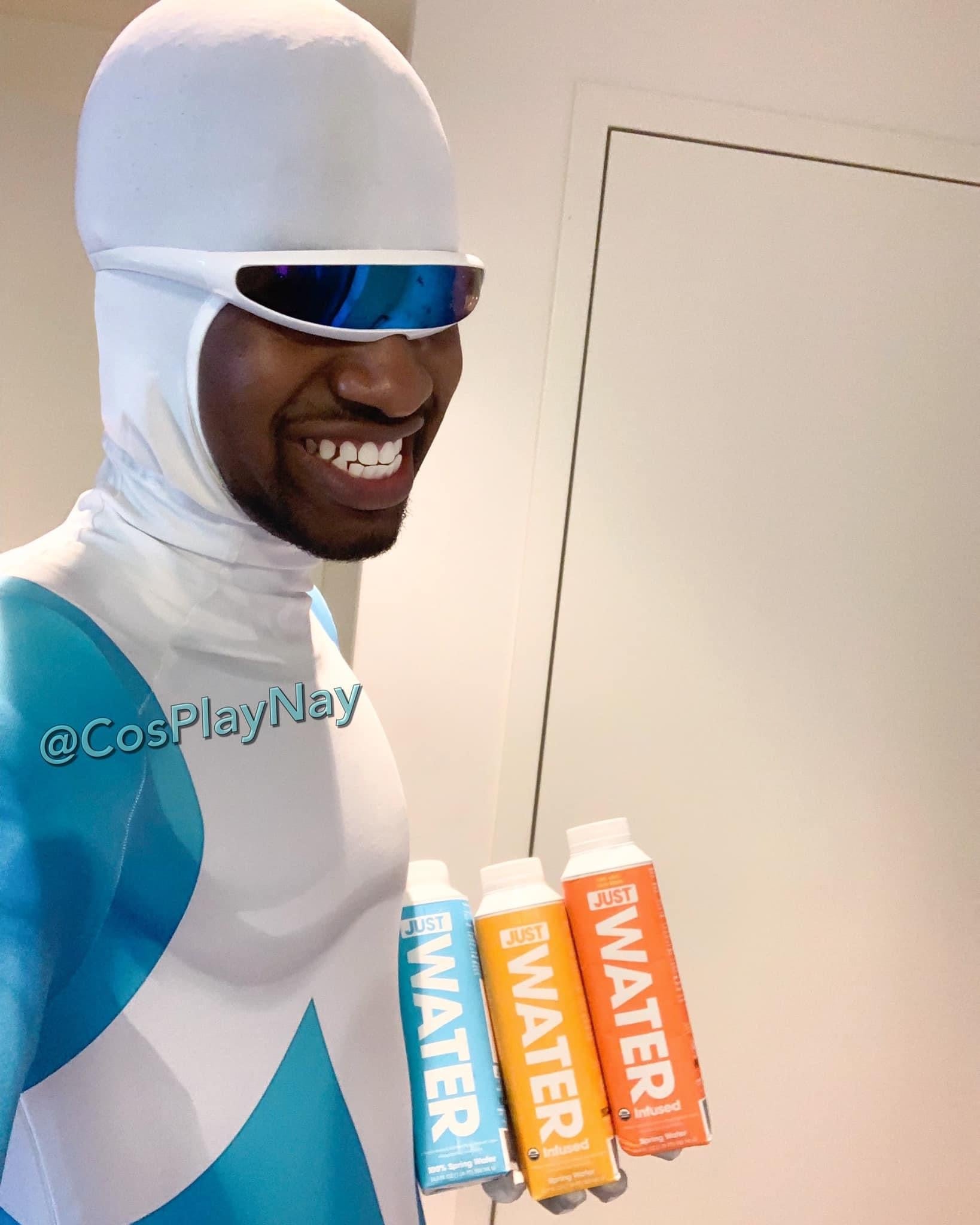 Frozone Cosplay Braves The Northeast's Snowstorm For Epic Photos ...