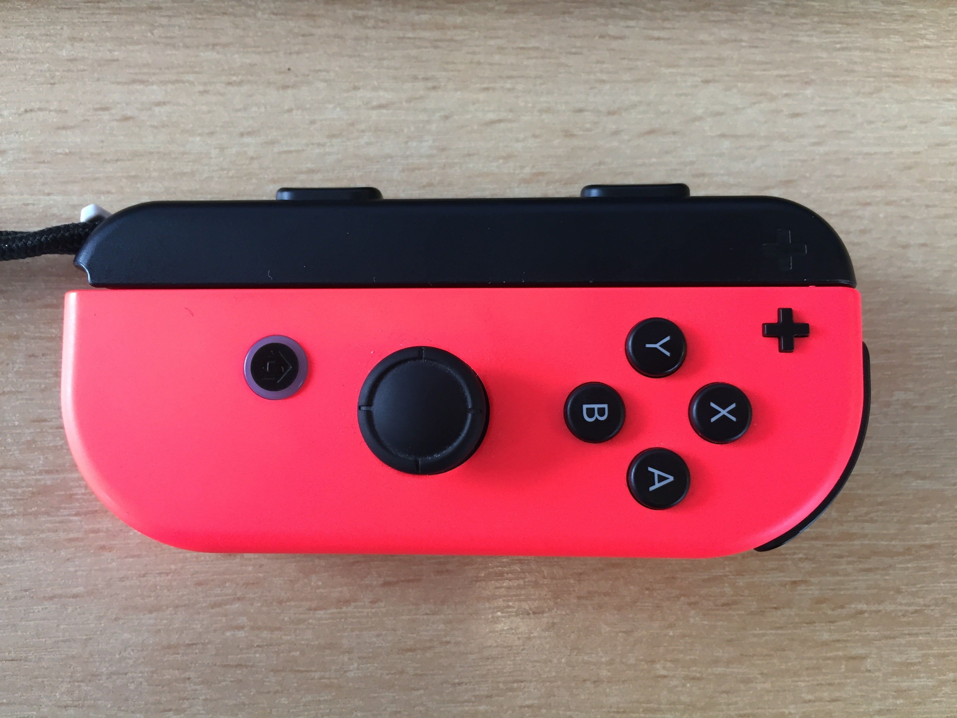 Officially licensed PS4 mini gamepad looks a bit like a Joy-Con ...
