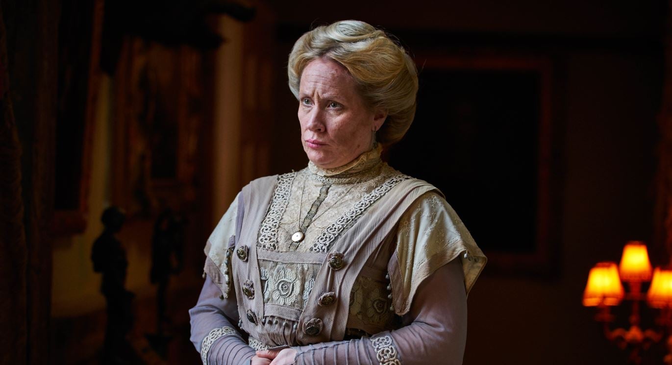 Ghosts: Mrs. Button's facial expressions literally hurt, says Martha ...