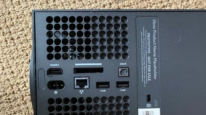 Neue Fotos zur Xbox Series X geleakt, zeigen Vorder- und Rückseite ...
