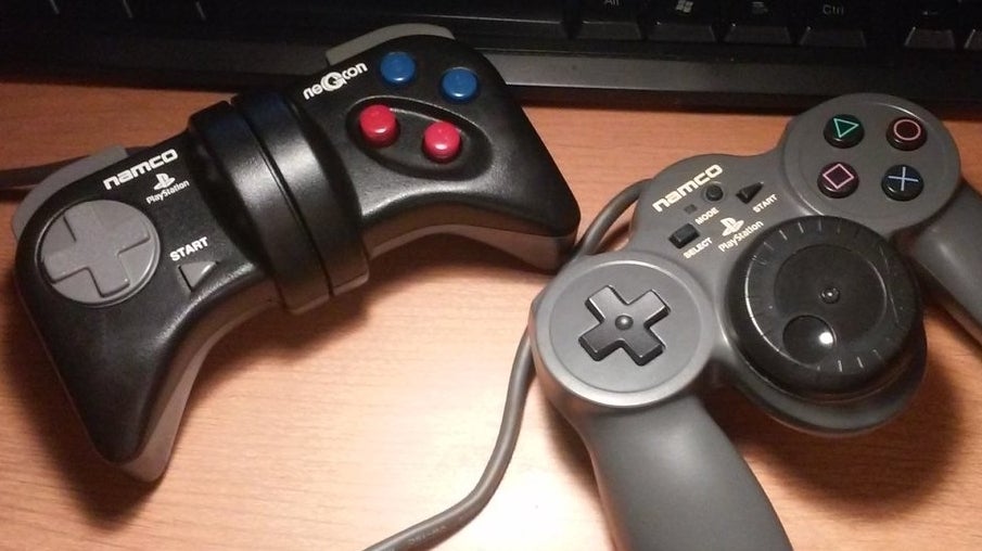 Jogcon e Negcon: i controller di guida Namco con il force feedback ...