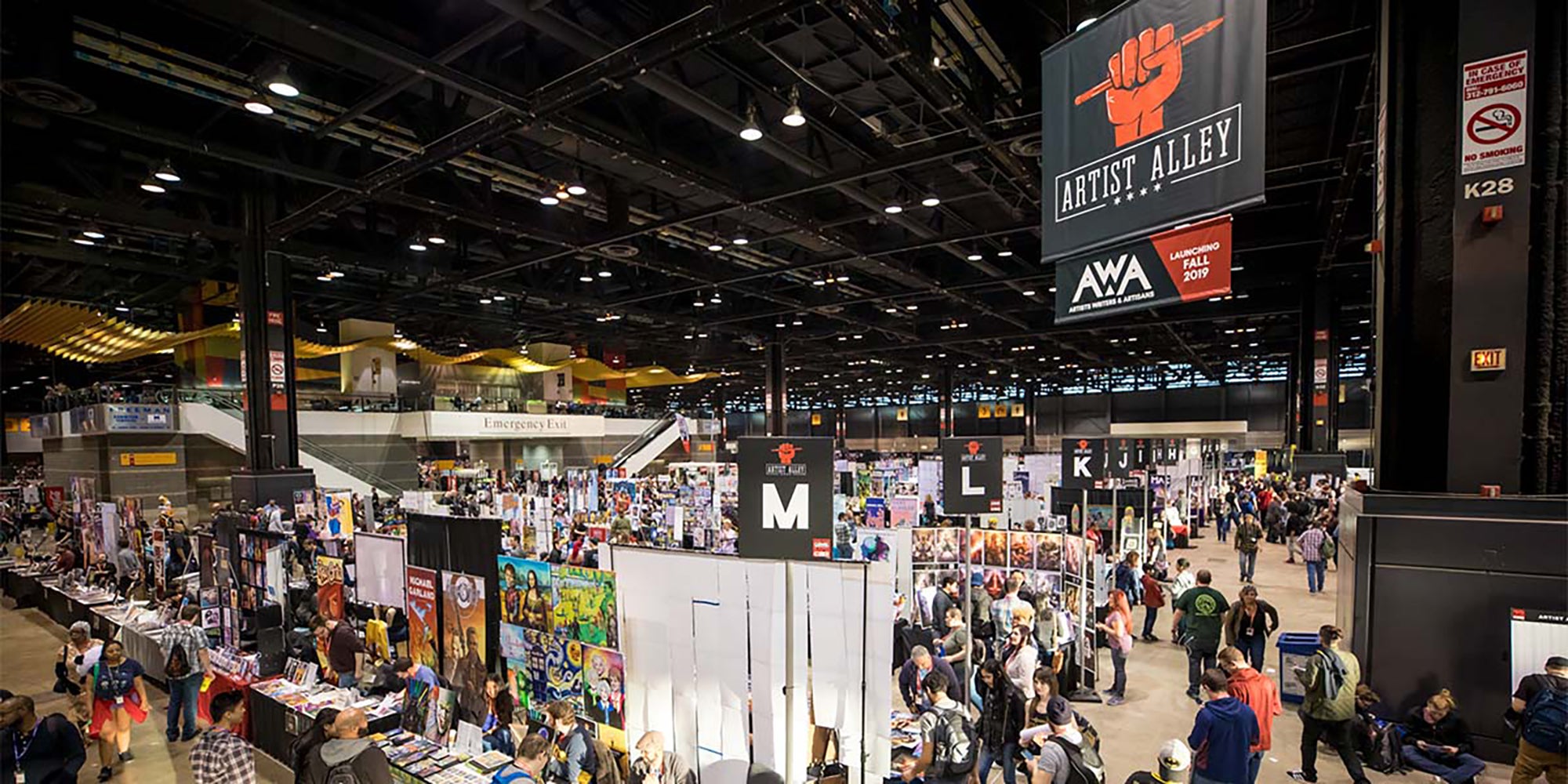 Essential Items to Bring to Comic Con - Universal Comics Fan