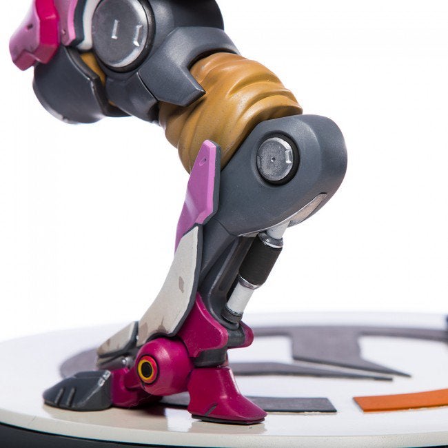 This hand painted Overwatch D.Va statue is a beauty but it's going to ...