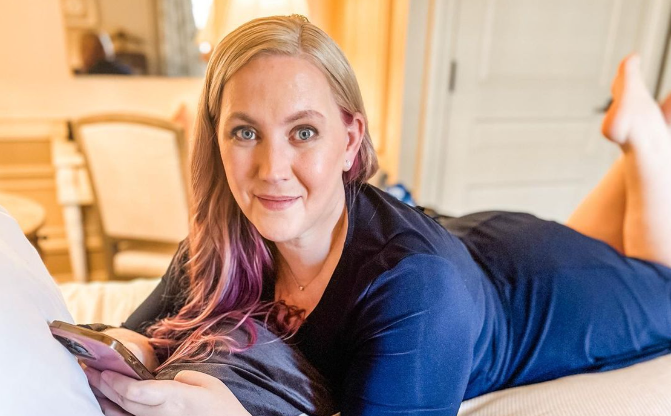 Watch Fourth Wing author Rebecca Yarros' full panel conversation with Popverse | Popverse