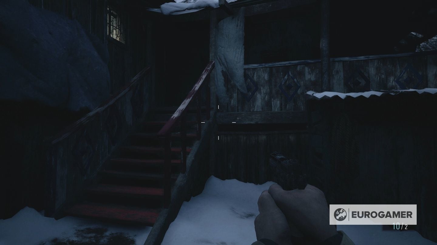 Resident Evil Village - How to survive the werewolves attack and find ...