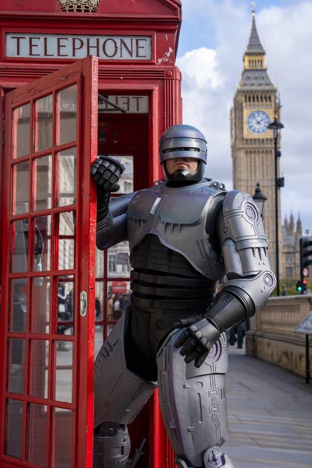 RoboCop patrulha as ruas de Londres para celebrar Rogue City | Eurogamer.pt