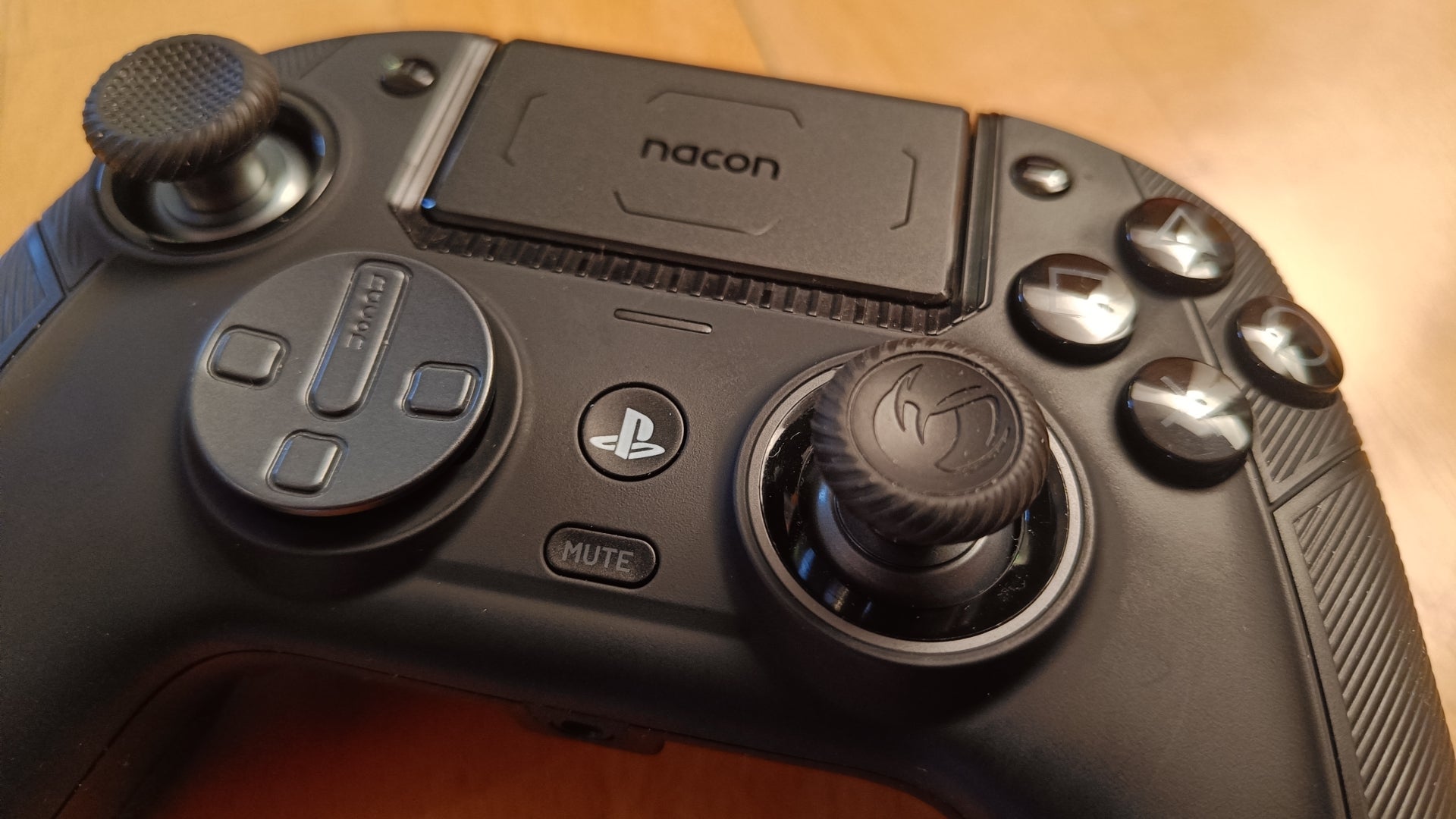 Revolution 5 Pro im Test: Genießt es, den besten Controller für PC und ...