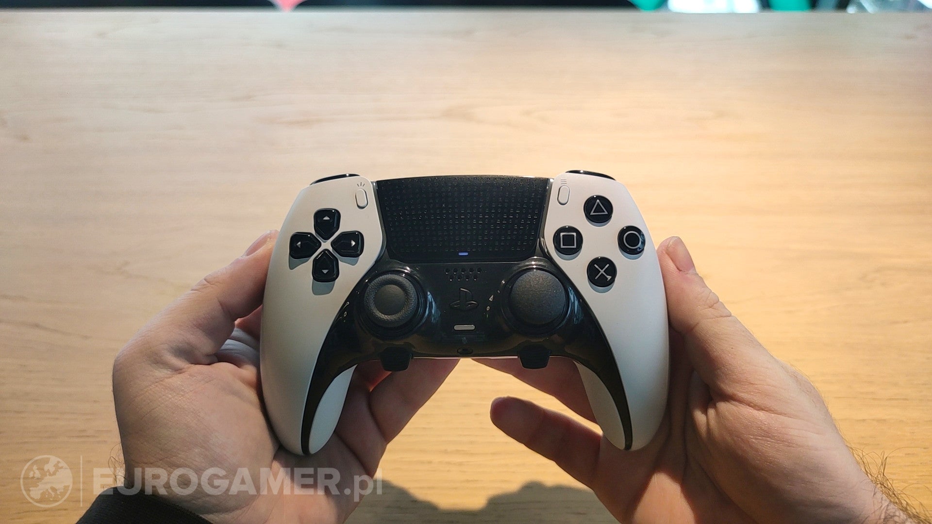 Recenzja DualSense Edge. Sony celuje w wymagających graczy | Eurogamer.pl